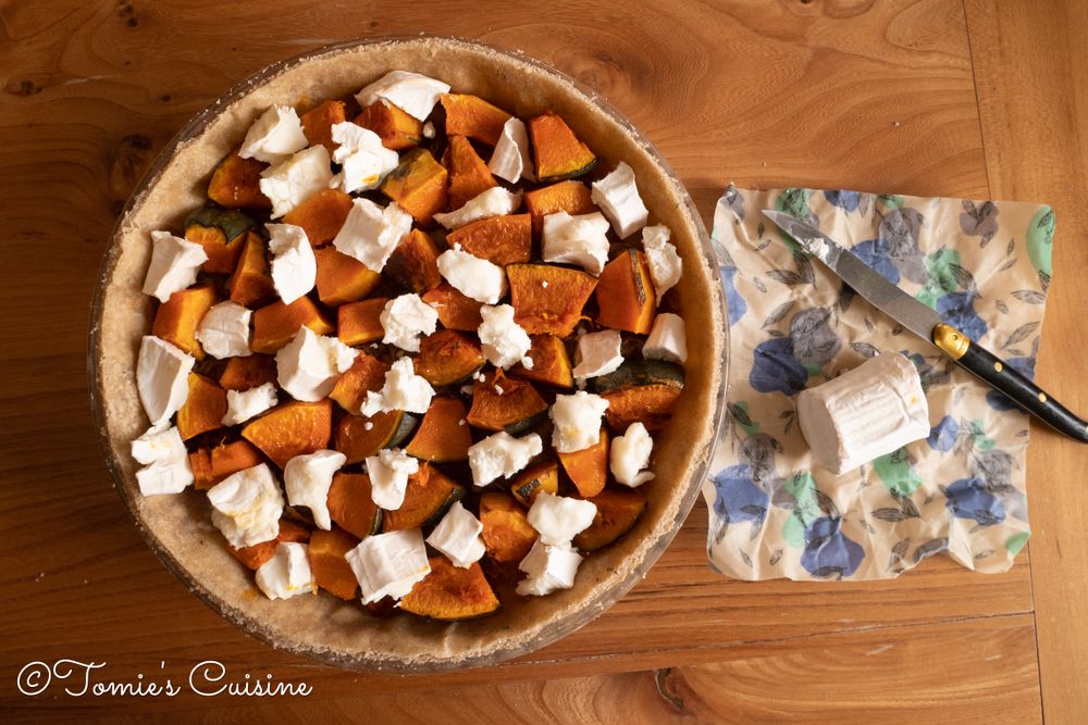 Pumpkin, goat cheese and caramelised onions tart - Tomie's Cuisine